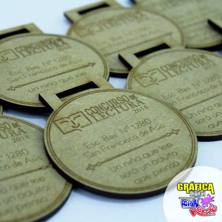 Medallas de MDF Personalizadas - 6x7cm | Gráfica Bien Hecho